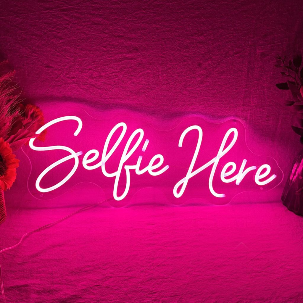 Selfie Here Neon Sign | Liuyang Lamps